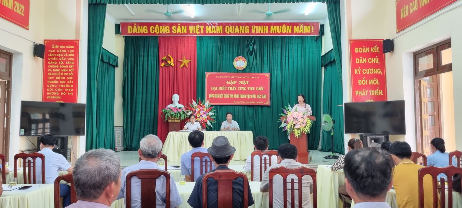 Thực hiện nếp sống văn minh trong việc cưới, việc tang